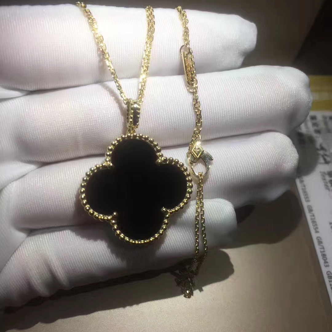 Van Cleef & Arpels Vintage Vintage Alhambra long necklace, 20 motifs ...
